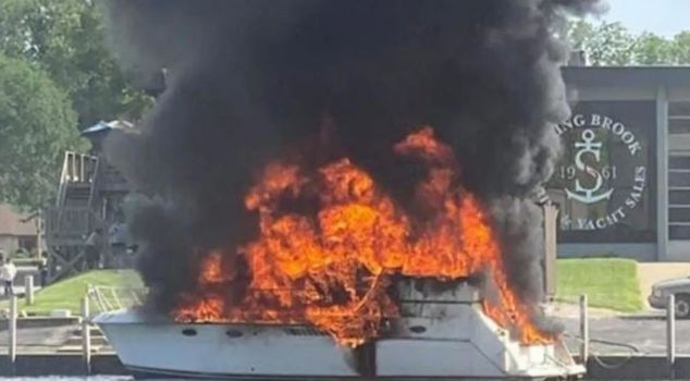 There was a big explosion on a 12-meter luxury yacht during refueling.