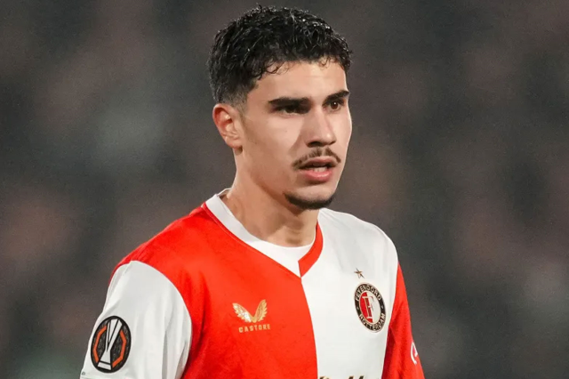 Kendi oğlunu oyuna alan Robin van Persie hayatının şokunu yaşadı - Haberler