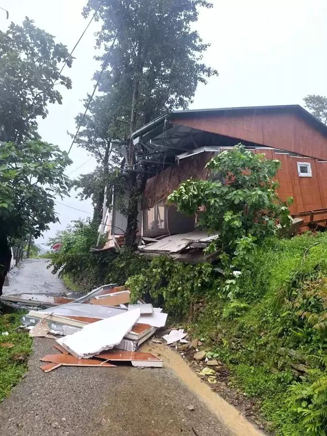 Artvin Hopa'da Toprak Kayması: Bir Ev Kullanılamaz Hale Geldi - Haberler