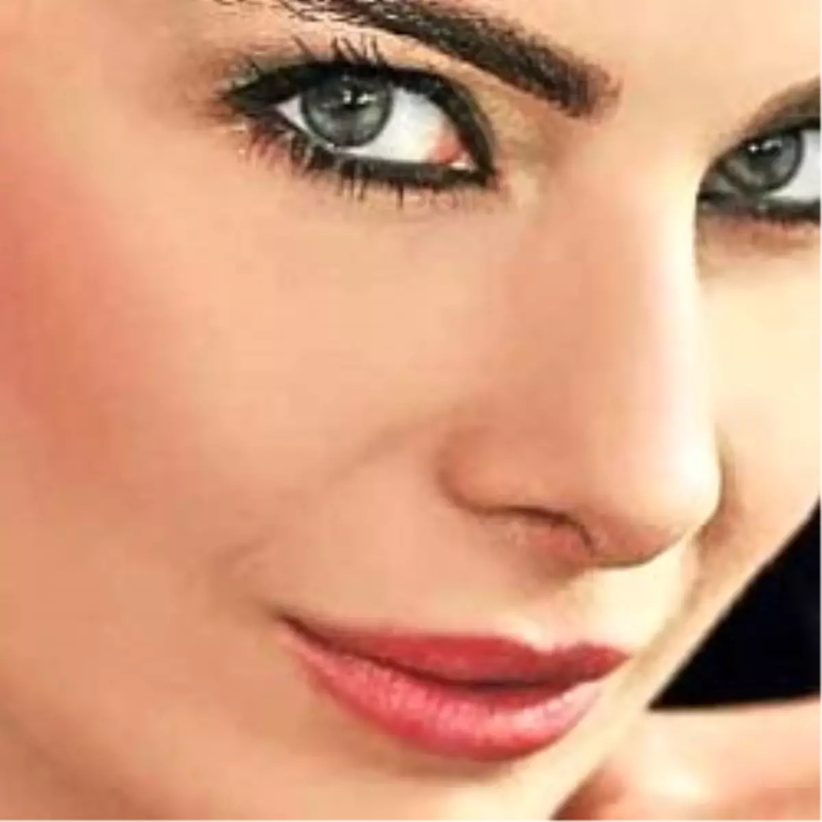 İBB Şehir Tiyatroları Oyuncusu Ece Özdikici'ye Uluslararası Ödül - Haberler