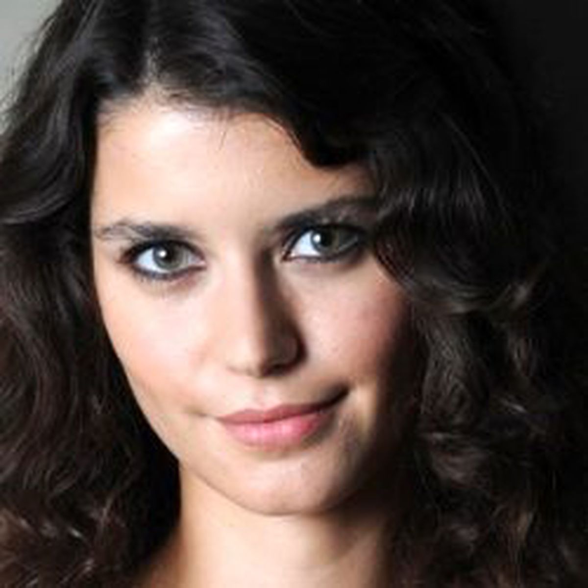 Beren Saat İsmi İçin Savaş Veriyor - Haberler