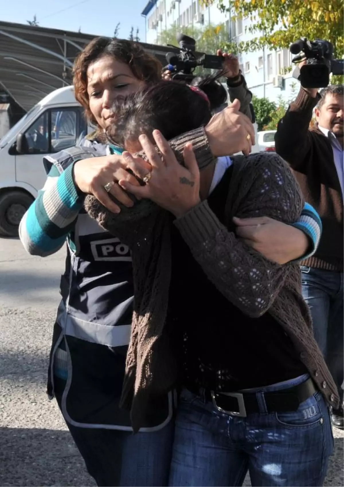 15 Yaşındaki Kızla Cinsel İlişkiye Girmekle Suçlanan 7 Kişiye 36'şar ... 15 Yaşındaki Kızla Cinsel İlişkiye Girmekle Suçlanan 7 Kişiye 36'şar ...
