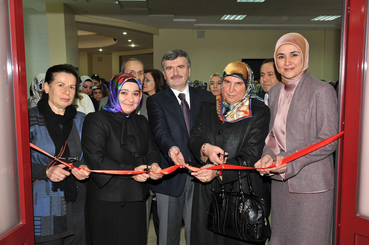 Hanımlar Lokali Sosyalleştiriyor - Haberler