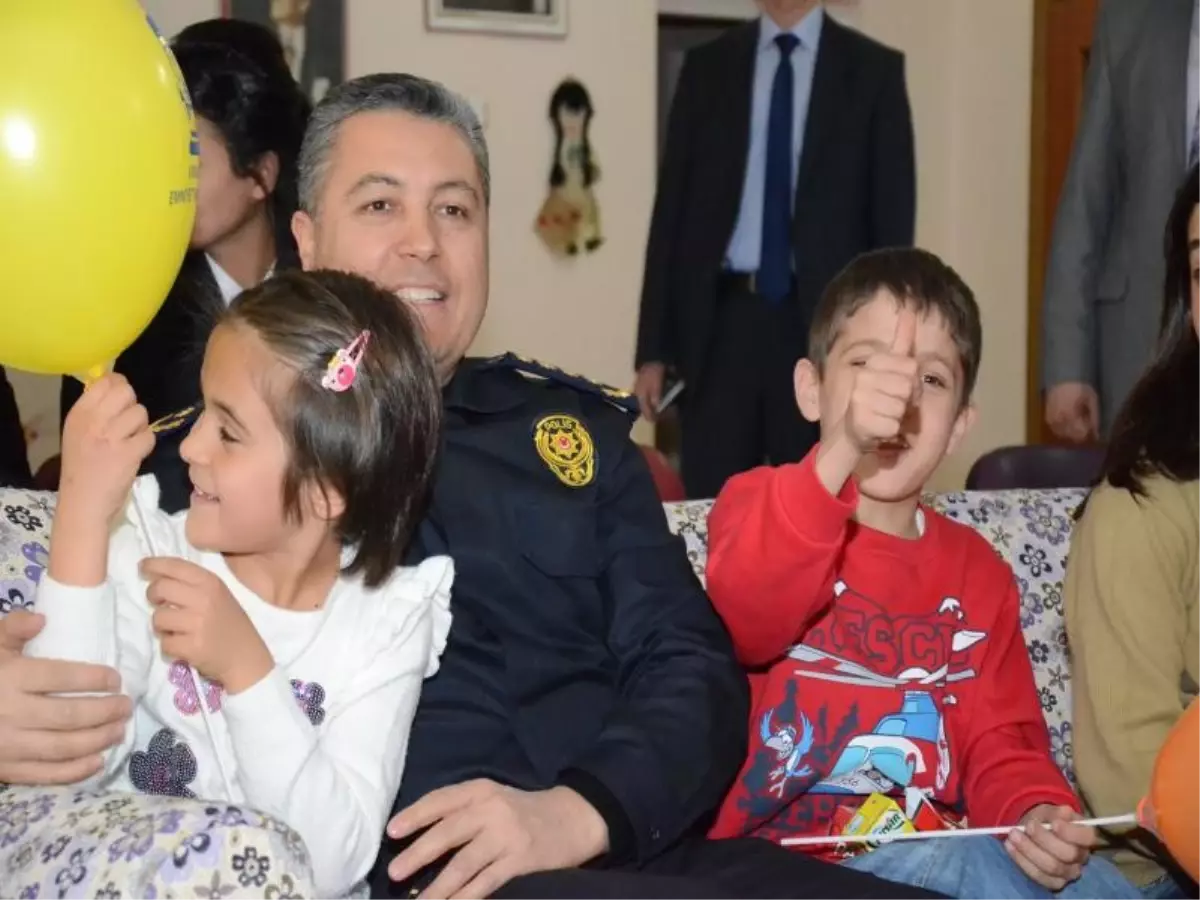 Kırklareli İl Emniyet Müdürü Aktaş'tan Çocuklara Boyama Kitabı - Haberler Kırklareli İl Emniyet Müdürü Aktaş'tan Çocuklara Boyama Kitabı - Haberler