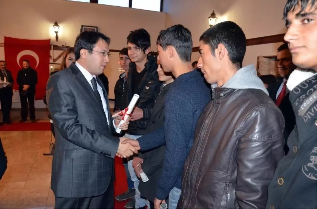 Mutlu Çocuklar Aydınlık Yarınlar Projesinin Kapanış Programı Düzenlendi ... Mutlu Çocuklar Aydınlık Yarınlar Projesinin Kapanış Programı Düzenlendi ...