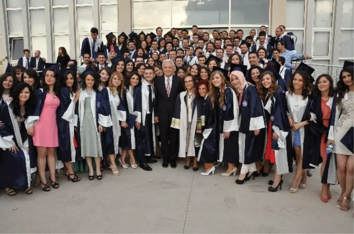 Dokuz Eylül Tıp Fakültesı'nde 36. Dönem Mezunıyet Coşkusu - Haberler Dokuz Eylül Tıp Fakültesı'nde 36. Dönem Mezunıyet Coşkusu - Haberler