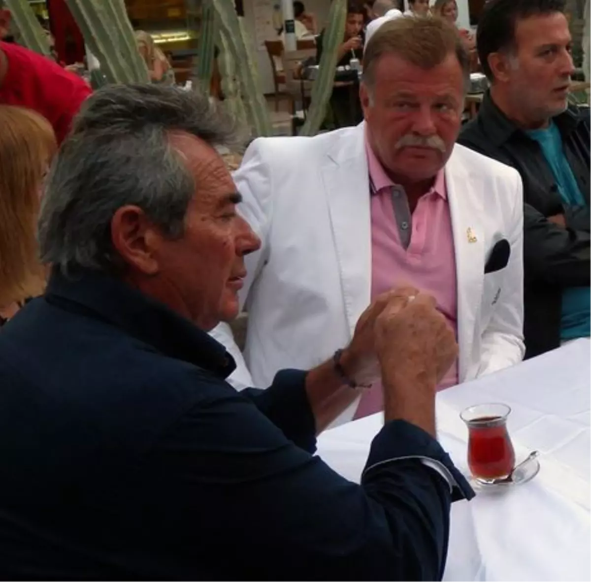 Salih Güney Ülkeyi Terk Etmek İçin Cinsel İçerikli Filmlerde Oynamış ...