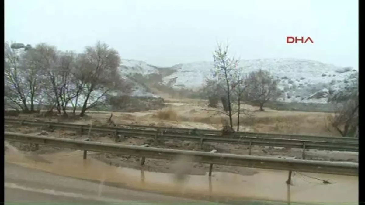 Sel, İstanbul'da Yol Kapattı - Haberler Sel, İstanbul'da Yol Kapattı - Haberler