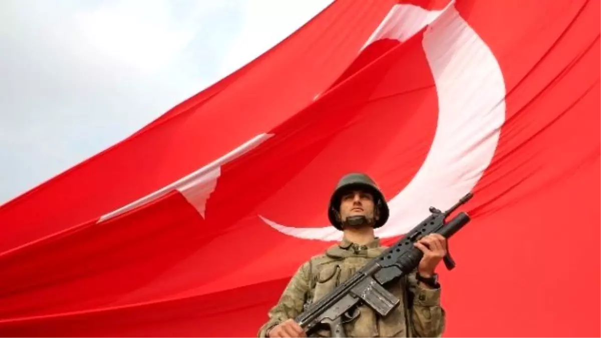 Suriye Sınırına Dev Türk Bayrağı Dikildi - Haberler Suriye Sınırına Dev Türk Bayrağı Dikildi - Haberler
