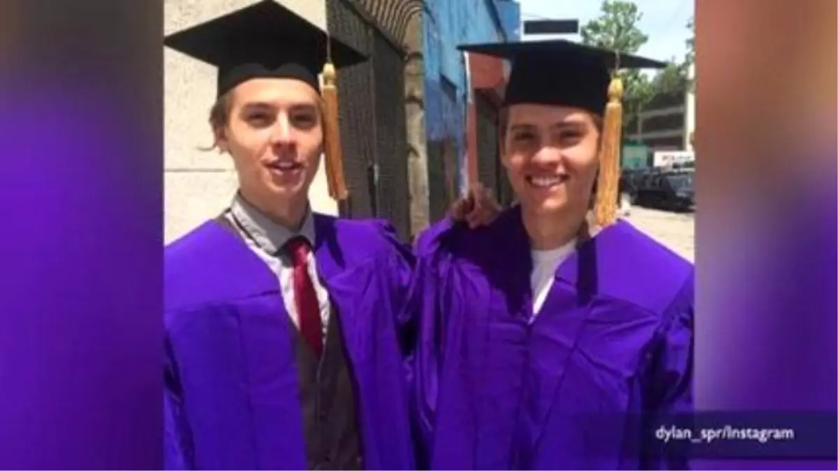 Dylan And Cole Sprouse Switch Places At Their Nyu Graduation - Haberler