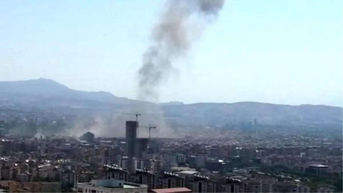 Elazığ Emniyet Müdürlüğü'ne Bomba Yüklü Araçla Saldırı: 3 Şehit 217 ... Elazığ Emniyet Müdürlüğü'ne Bomba Yüklü Araçla Saldırı: 3 Şehit 217 ...