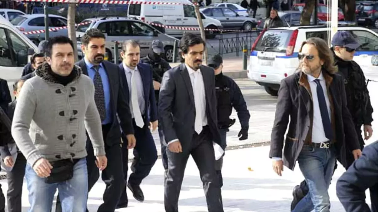 Yunanistan'a Kaçan 8 Darbeci Asker Hakkında Tutuklama Kararı Verildi (1 ... Yunanistan'a Kaçan 8 Darbeci Asker Hakkında Tutuklama Kararı Verildi (1 ...