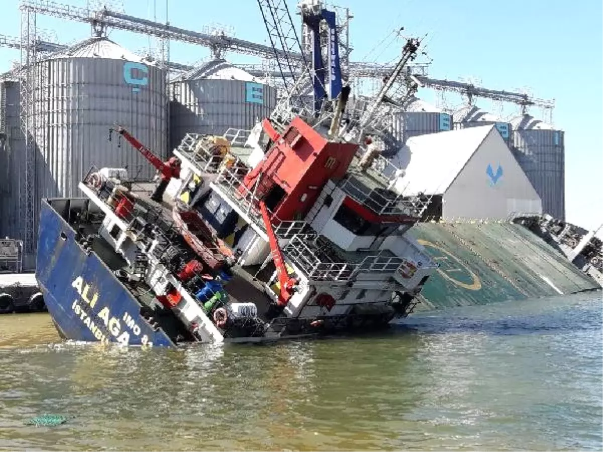 Bandırma'da Konteyner Gemisi Yan Yattı - Haberler