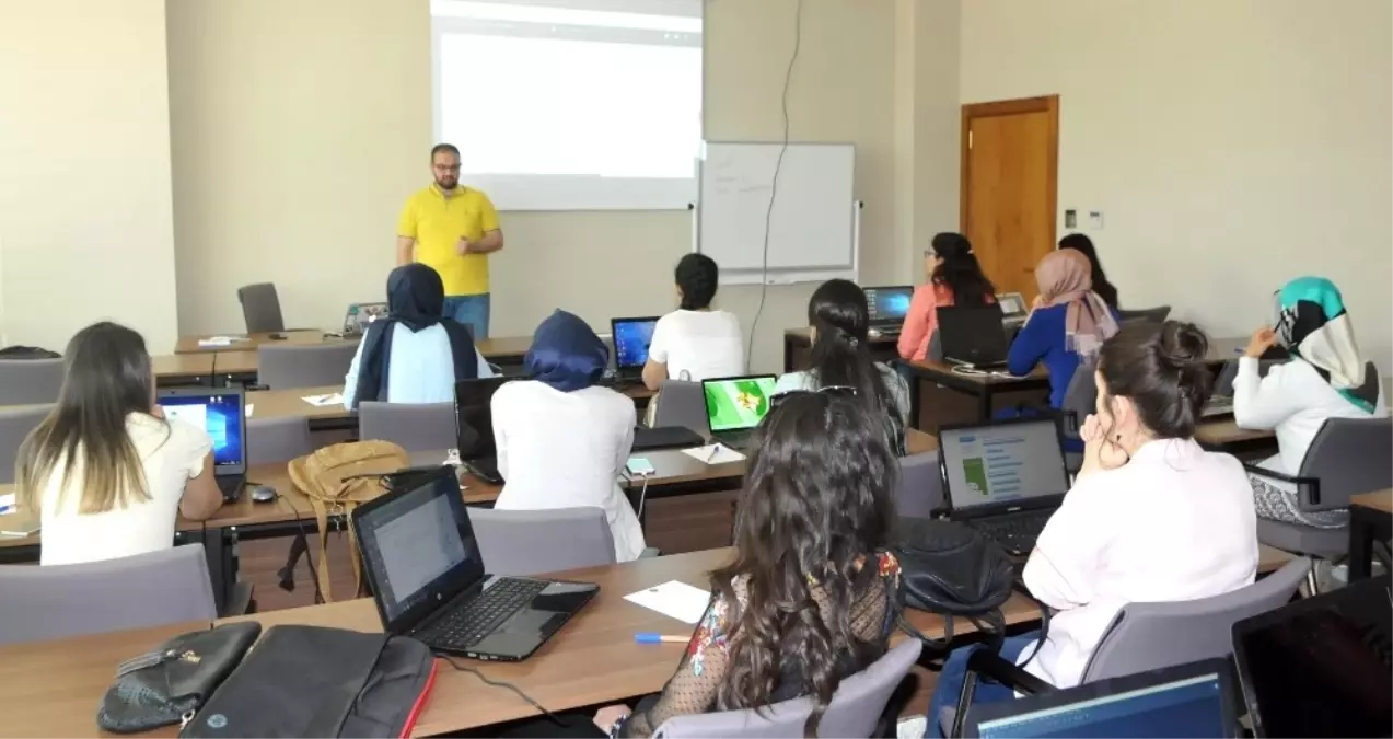 Geleceği Yazan Kadınlar Projesi Geleceği Yazan Kadınlar Projesi