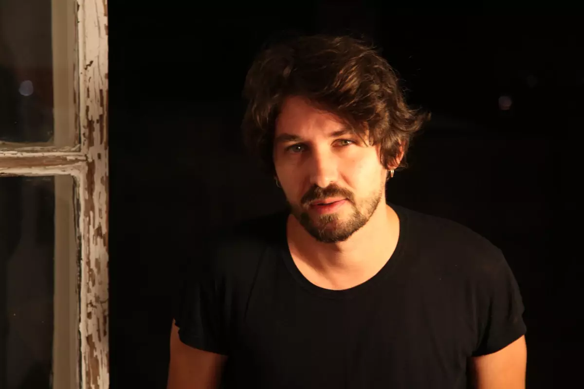 'En Güzel Adam' Öyle Güzel Ki Kendini Yağmalıyor - Haberler