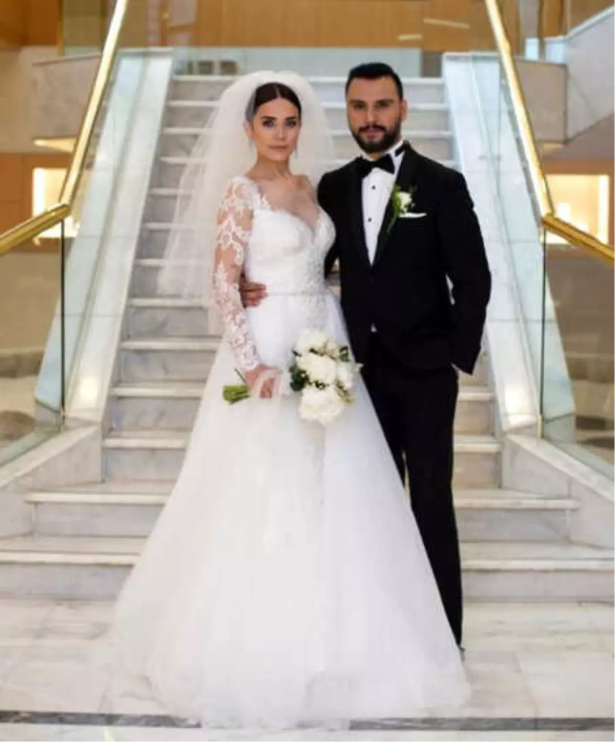 Alişan'la Evlenen Buse Varol, Soyadını "Tektaş" Olarak Güncelledi ...