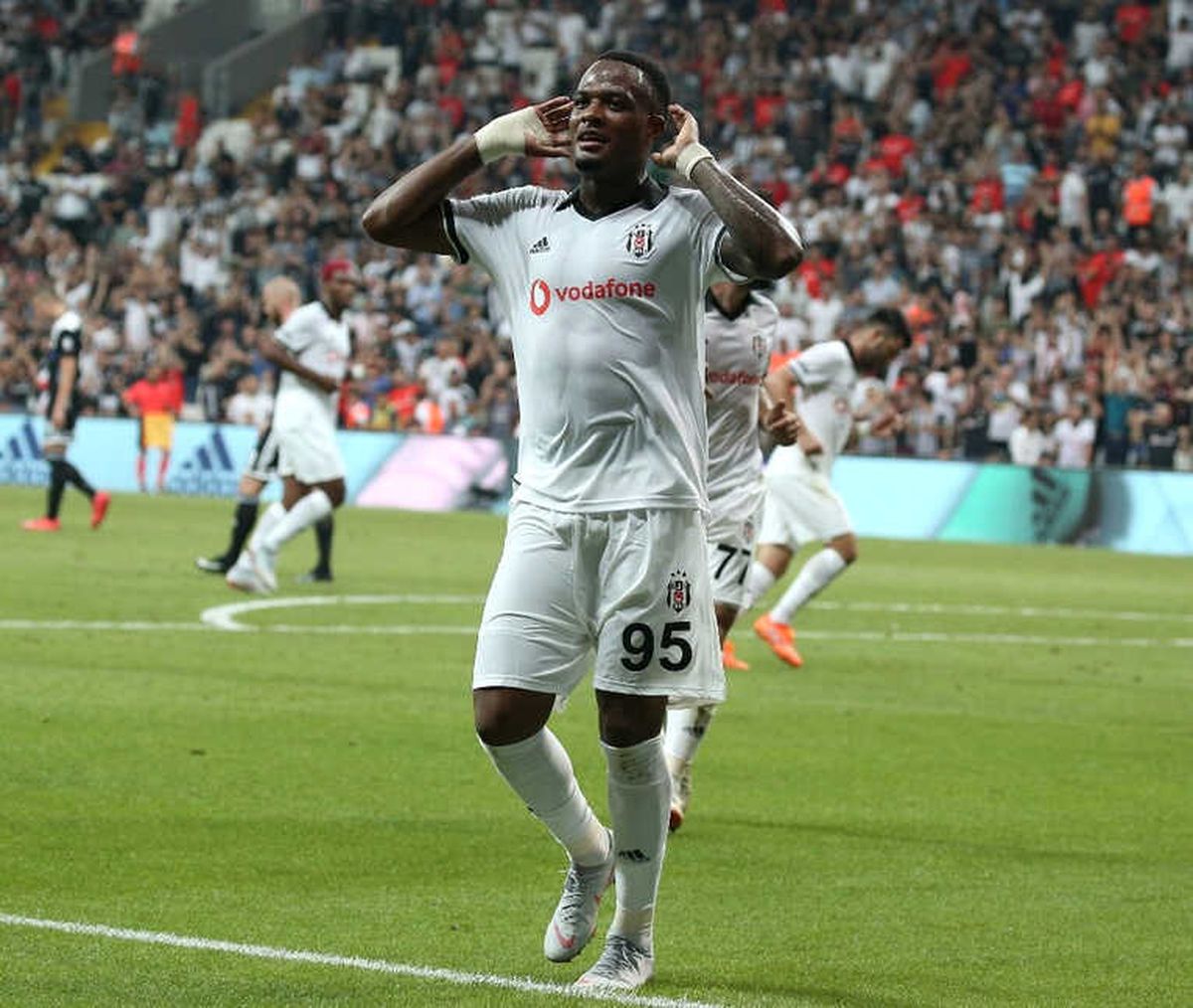 Larin Hat-trick'le Gitti, Hat-trick'le Döndü! - Haberler