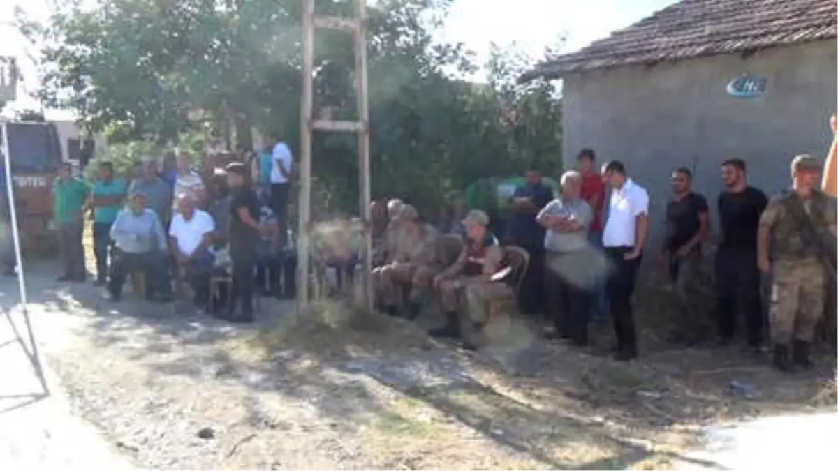 Hataylı Şehidin Baba Evine Türk Bayrağı Asıldı - Haberler Hataylı Şehidin Baba Evine Türk Bayrağı Asıldı - Haberler