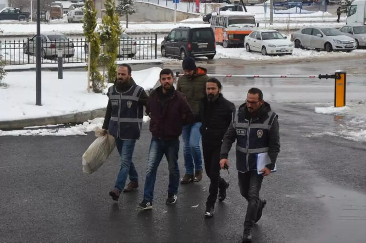 Arkadaşını Kalbinden Bıçaklayıp Öldüren Zanlı Tutuklandı - Haberler Arkadaşını Kalbinden Bıçaklayıp Öldüren Zanlı Tutuklandı - Haberler