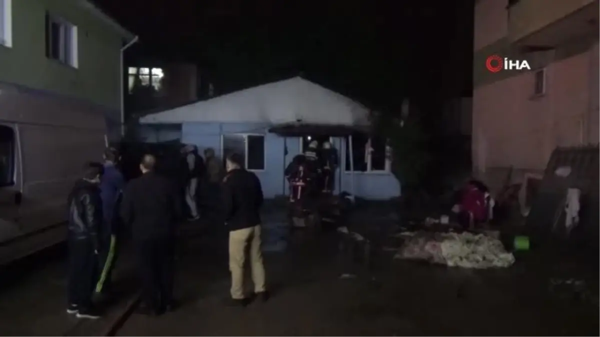 Gece Yarısı Tek Katlı Evde Çıkan Yangın Korkuttu - Haberler Gece Yarısı Tek Katlı Evde Çıkan Yangın Korkuttu - Haberler