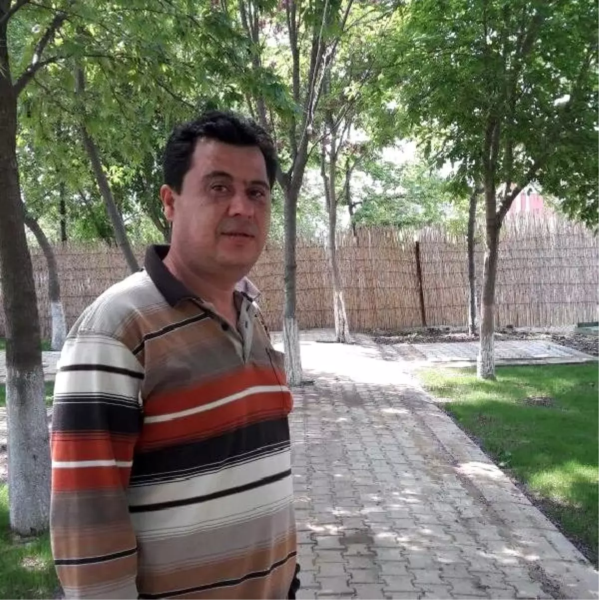 Çay kenarında başı taşla ezilip, bıçaklanmış cesedi bulundu - Haberler