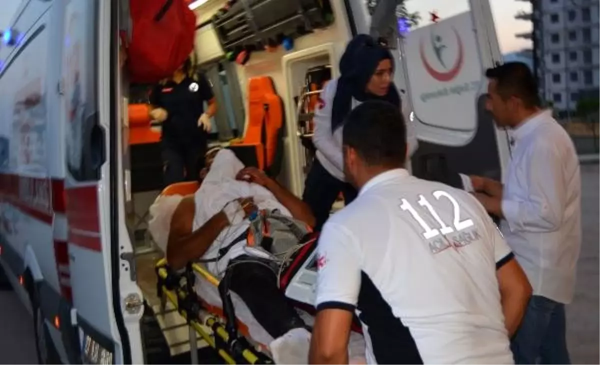 Husumetli aileler düğün salonunda kavga etti: 9 yaralı - Haberler