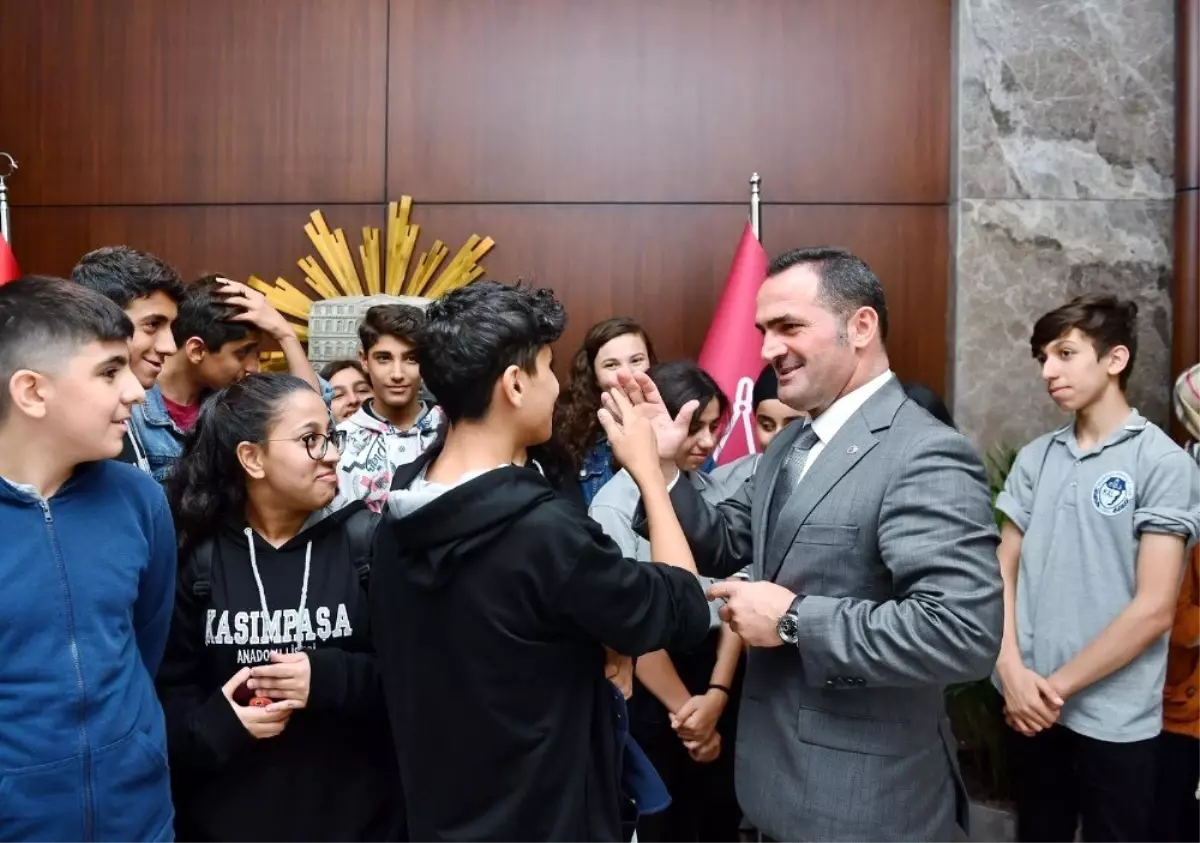 Genç seyyahlar Beyoğlu'nu geziyor - Haberler