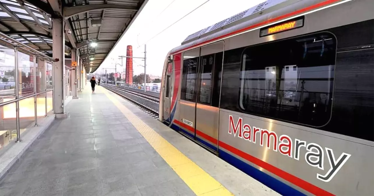 Marmaray'da seferler gecikmeli olarak durdu! Marmaray seferleri neden ... Marmaray'da seferler gecikmeli olarak durdu! Marmaray seferleri neden ...