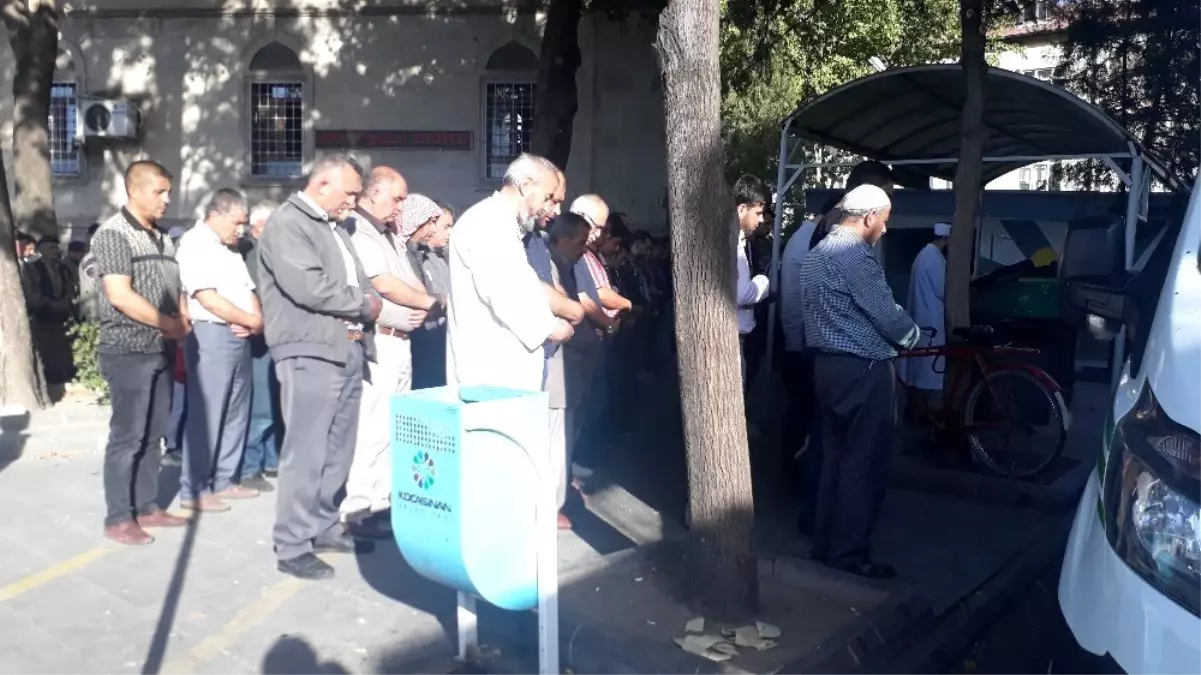 Cinayete kurban giden şahıs son yolculuğuna uğurlandı - Haberler Cinayete kurban giden şahıs son yolculuğuna uğurlandı - Haberler