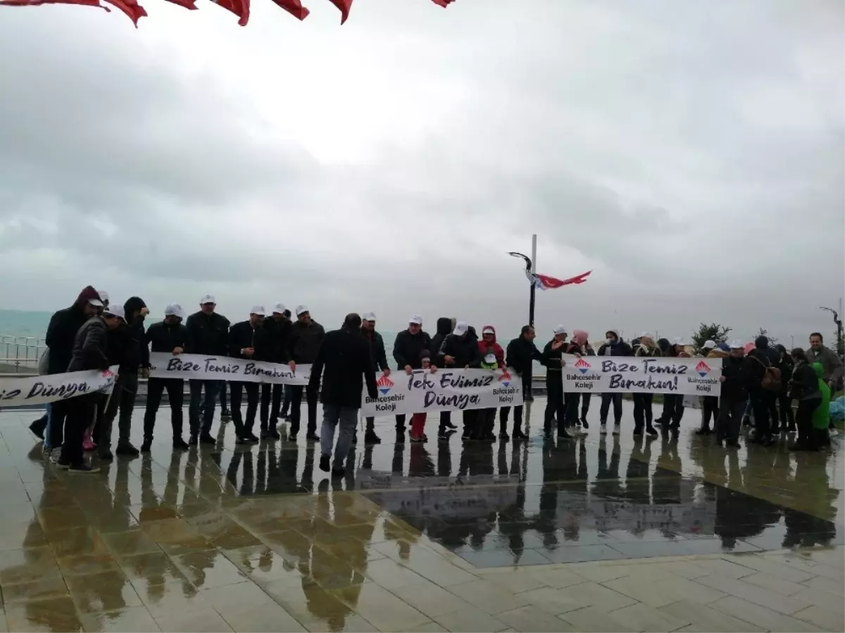 Edremit'te 'Tek Evim Dünya' sloganıyla sahil temizliği - Haberler