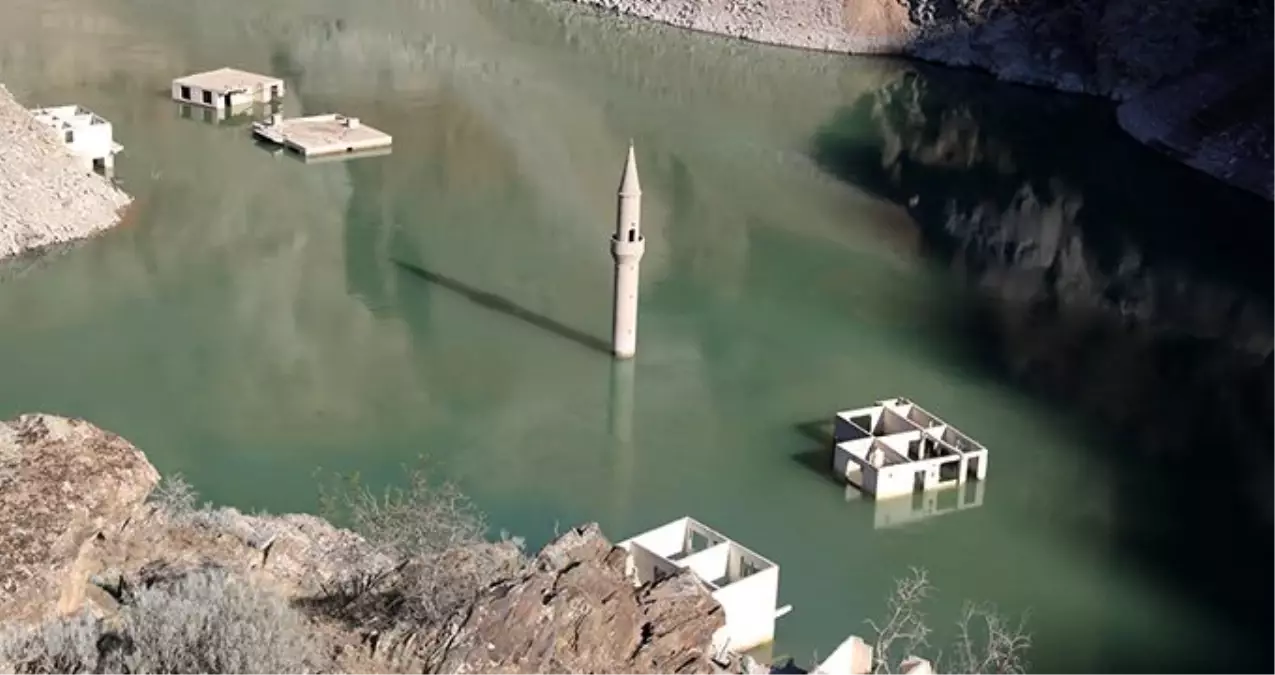 Su seviyesi düştü, baraj altındaki köy gün yüzüne çıktı - Haberler