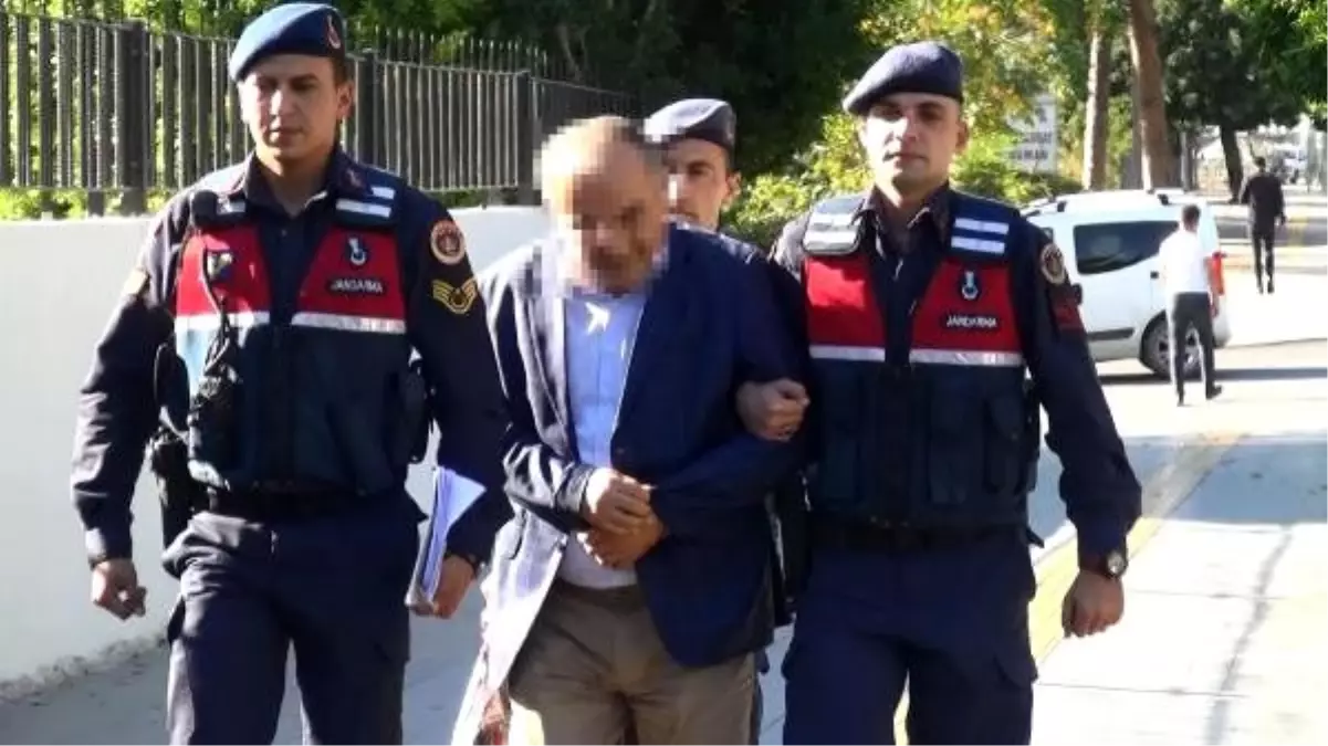 Muayenehanesinden FETÖ elebaşının kitabı çıkan doktor adliyede - Haberler