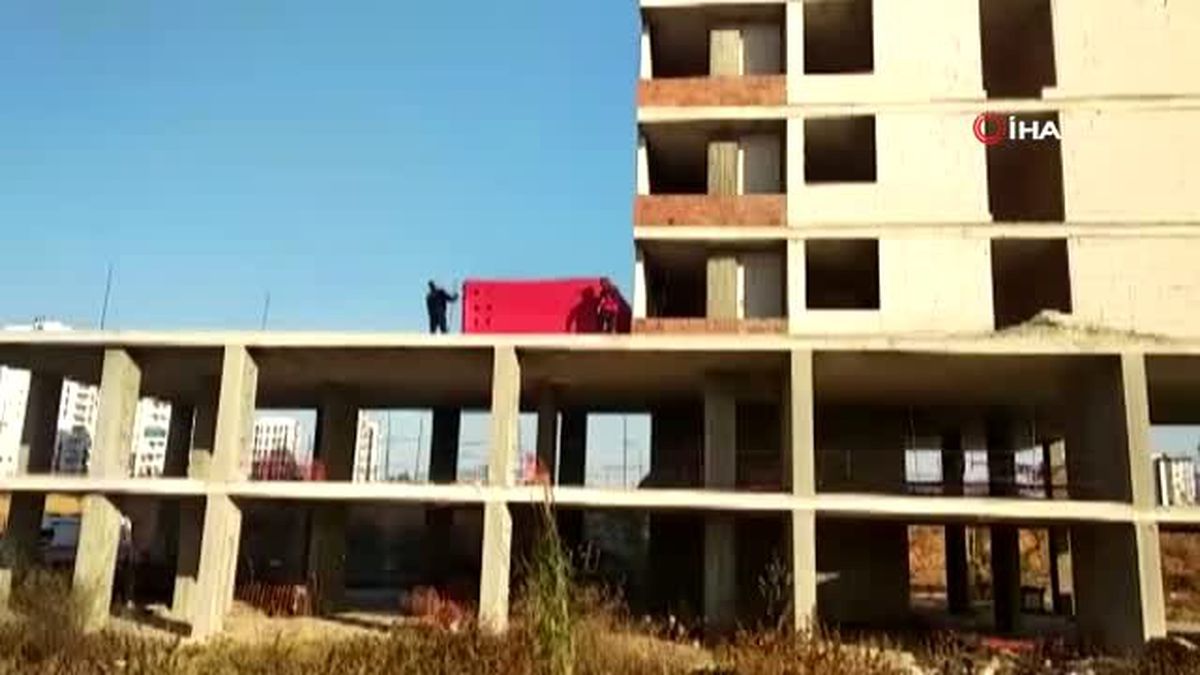 Parasızlıktan intihara kalkıştı, para saçtı - Haberler
