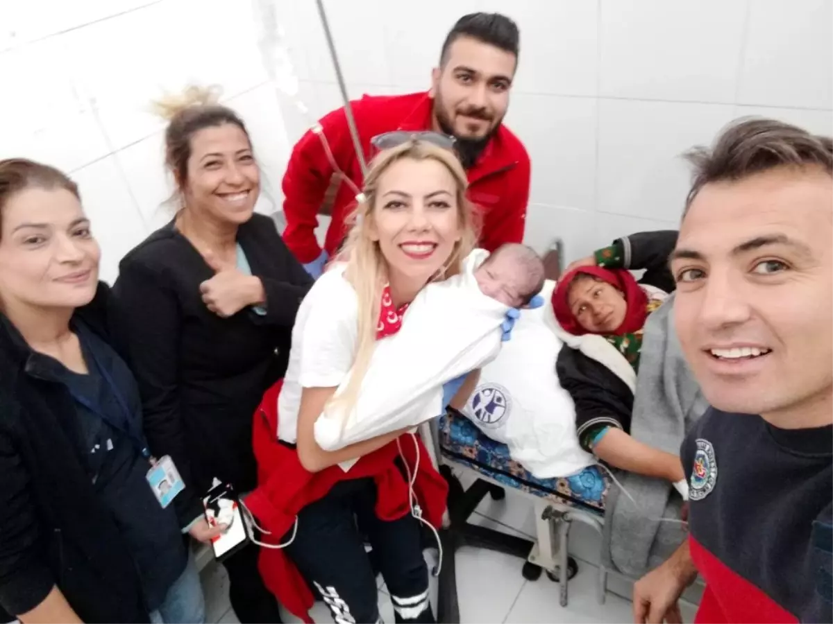 Tel Abyad Hastanesi'nde doğan bebeğe 'Barış' ismi verildi - Haberler