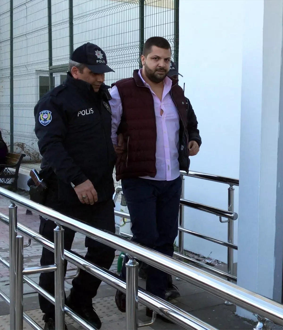 Adana'da kiraladığı araçları teslim etmediği öne sürülen şüpheli ...