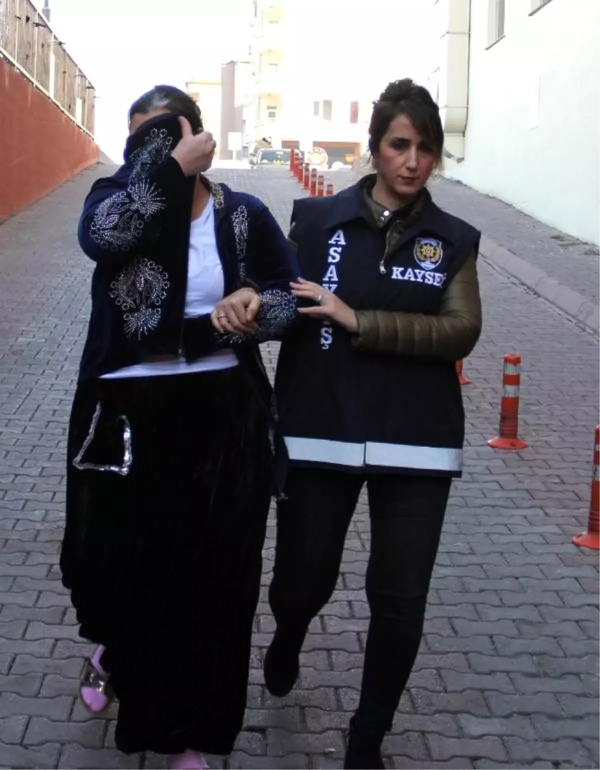 Sahte doğum raporu ile tahliye olan kadın yakalandı - Haberler