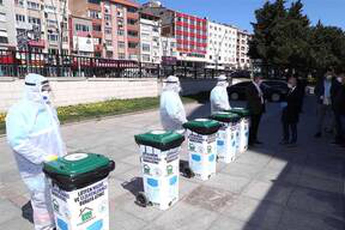 Gaziosmanpaşa'da kullanılmış maske ve eldivenler hijyenik atık ...