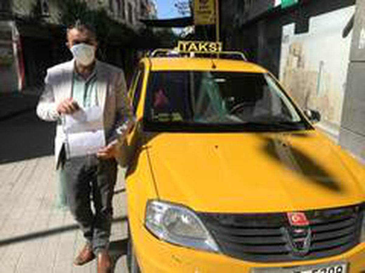 Akhisarlı taksici sağlık çalışanlarını ücretsiz taşıyor - Haberler