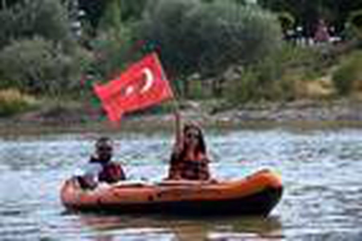 Kano sporcularından Murat Nehri'nde 15 Temmuz etkinliği - Haberler