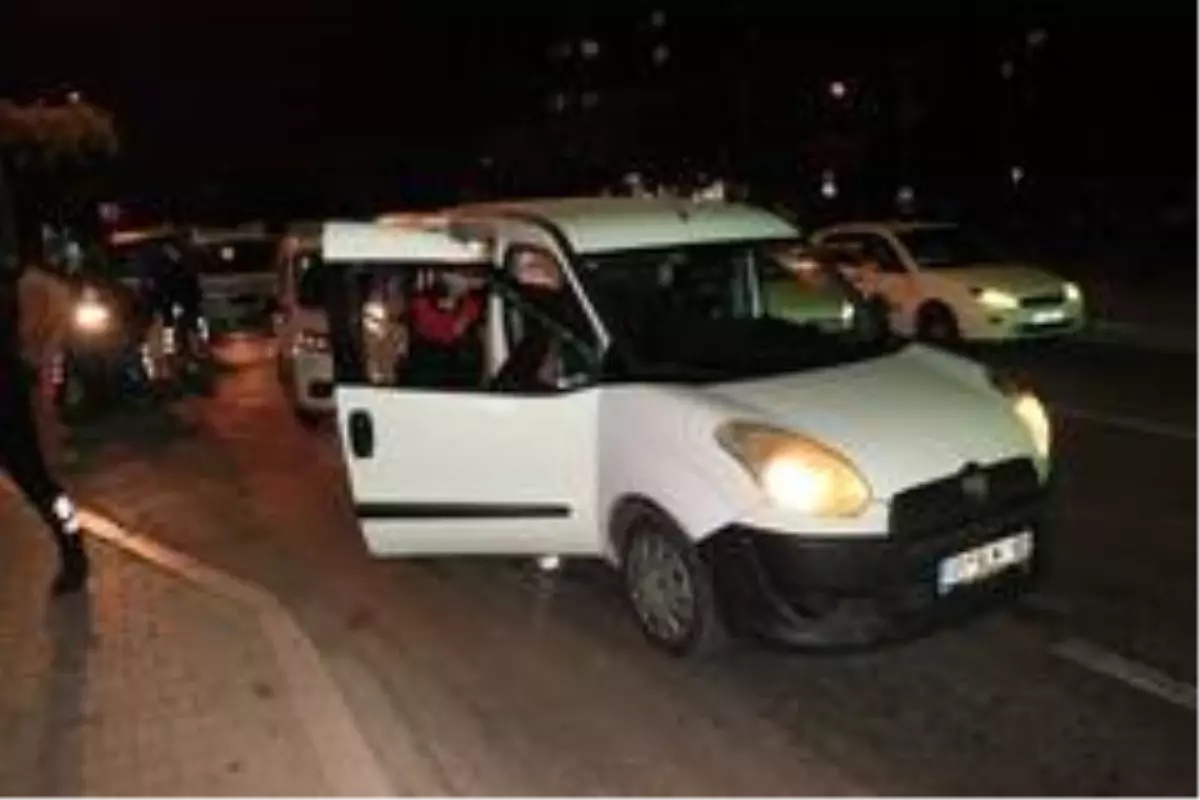 25 kilometre polisten kaçan ehliyetsiz sürücü yakalandı - Haberler 25 kilometre polisten kaçan ehliyetsiz sürücü yakalandı - Haberler