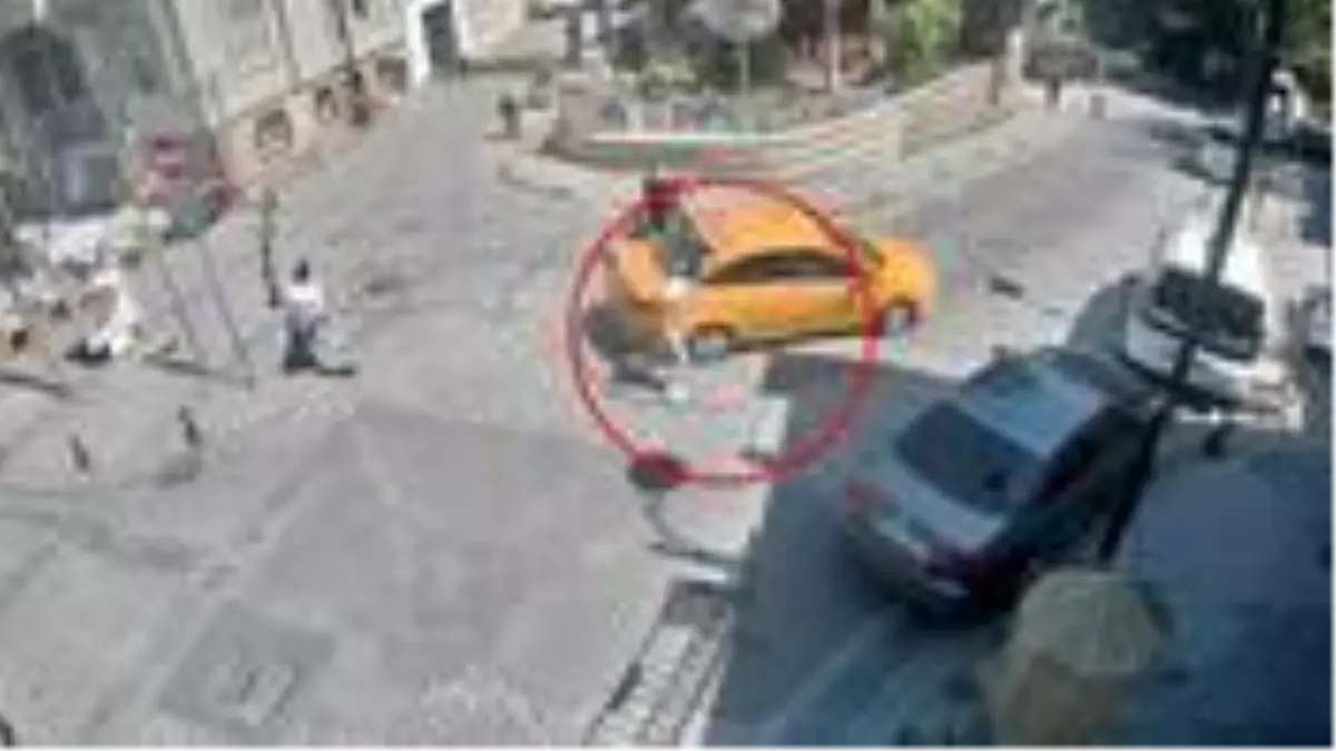 İstanbul'da taksici müşterinin unuttuğu cep telefonunu çalıp kaçtı ...