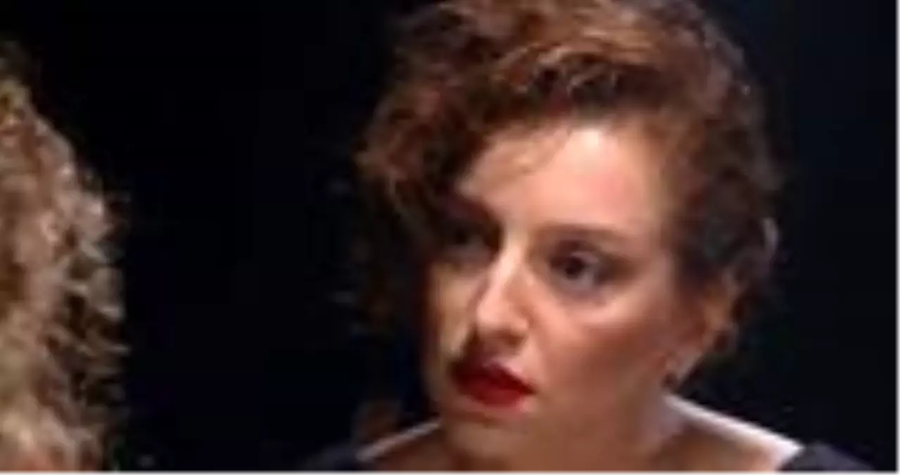 Melis Özcan kimdir? Sorgu Sual sunucusu Melis Özcan kaç yaşındadır ...