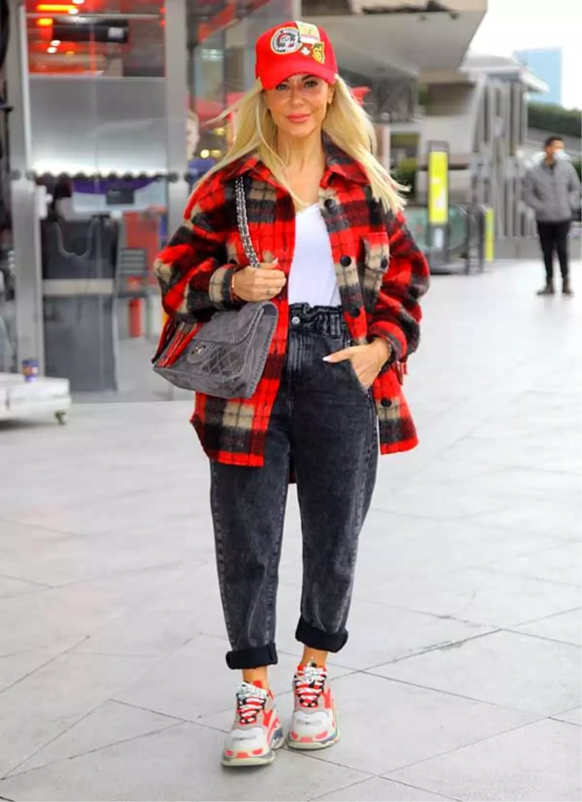 Burcu Şendir şıklığıyla göz kamaştırdı - Haberler