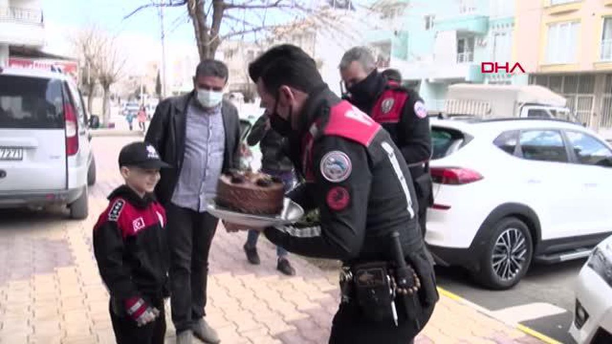 Son dakika haberi... ADIYAMAN Polislerden Bilal Emin'e 8'inci yaş günü ...