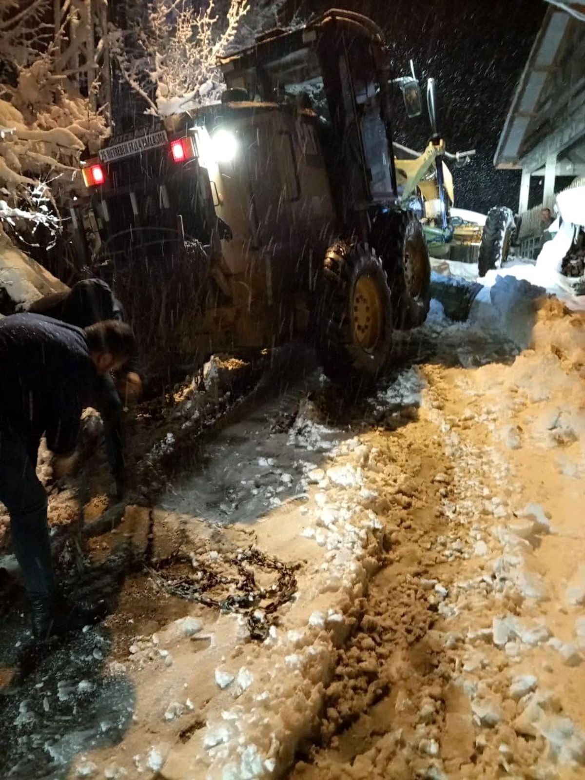 Devrek'te Nisan ayında 30 cm kar yağdı - Haberler