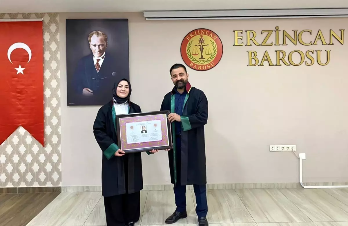 Stajyer avukatlar ruhsatnamelerini aldılar - Haberler Stajyer avukatlar ruhsatnamelerini aldılar - Haberler