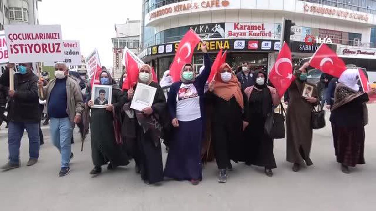 Oğlu dağa kaçırılan anne konuşurken gözyaşlarına boğuldu - Haberler