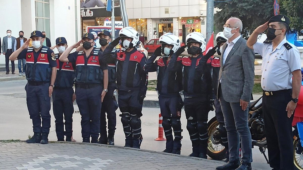 Bafra'da 19.19'da hep bir ağızdan İstiklal Marşı okundu - Haberler