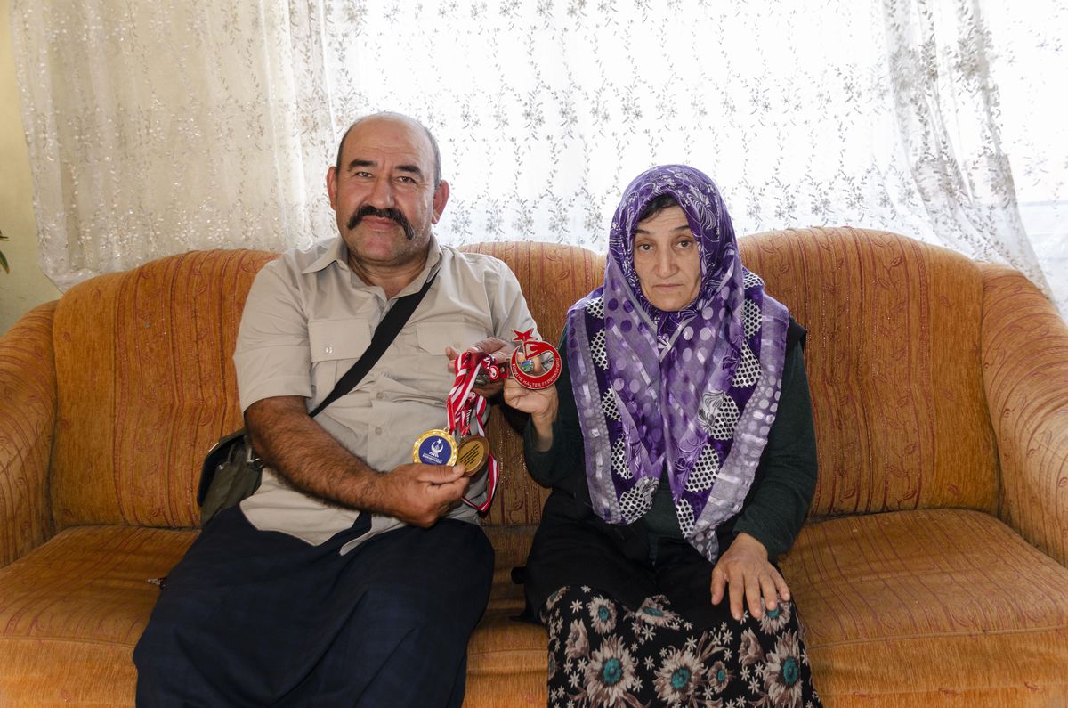 Avrupa şampiyonu halterci Yasin Erdoğan'ın evinde madalya sevinci ...