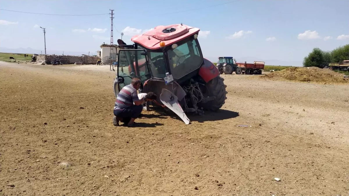 Seyir halindeki traktörün tekerleği çıktı - Haberler